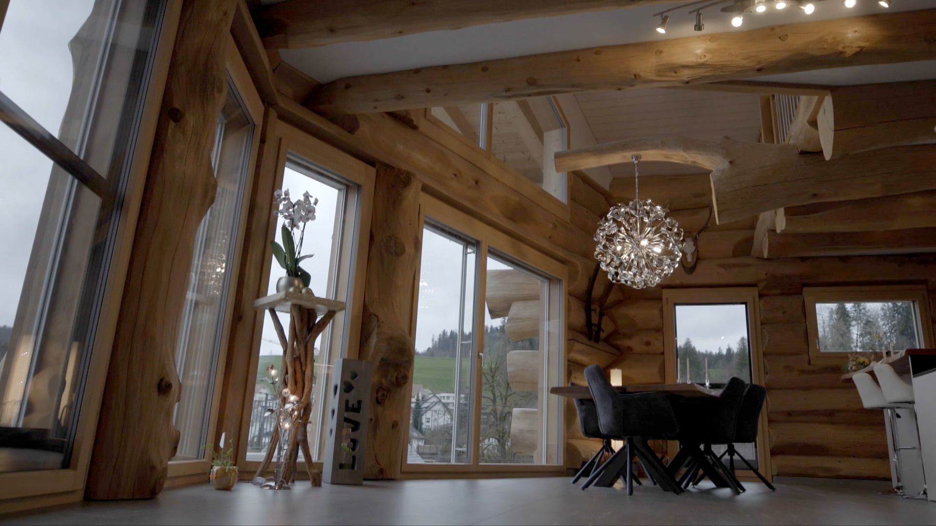 (Bilder) "Beat baut" - Holz, Herz und Blockhäuser - neue Staffel 2025 der Timber King auf 3plus ...
